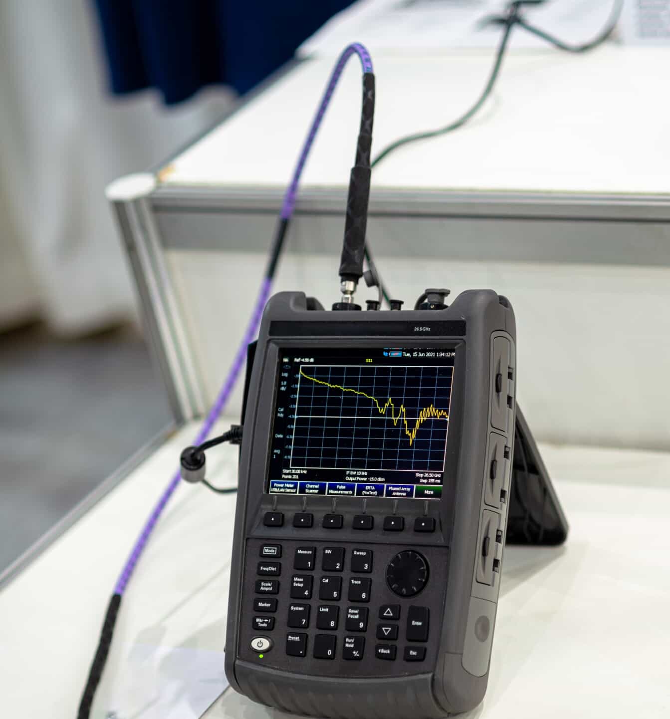 Handheld Spectrum Analyzers for Field Use: Top Picks & Budget Finds